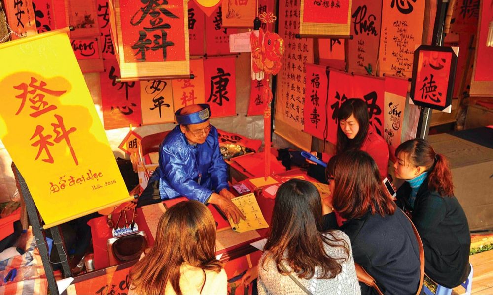 Exploring Vietnamese Calligraphy: A Unique Tet Tradition for Visitors ...