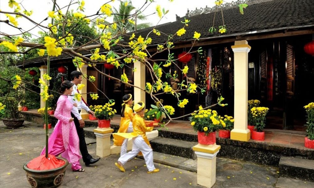 How Vietnamese Celebrate Tet: Origins, Meanings & Traditional Customs ...